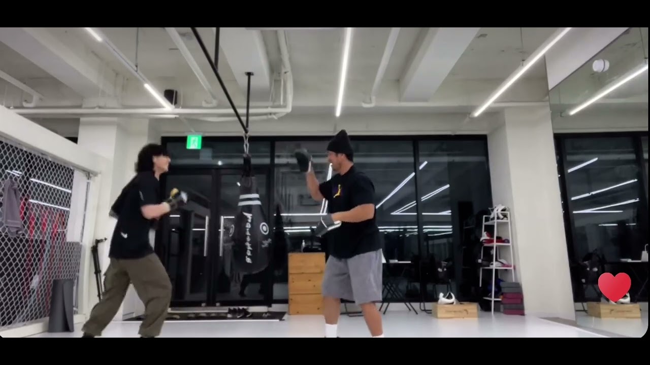 021123 JUNGKOOK TRAINNING ON HIS LIVE! #jungkook #bts - YouTube
