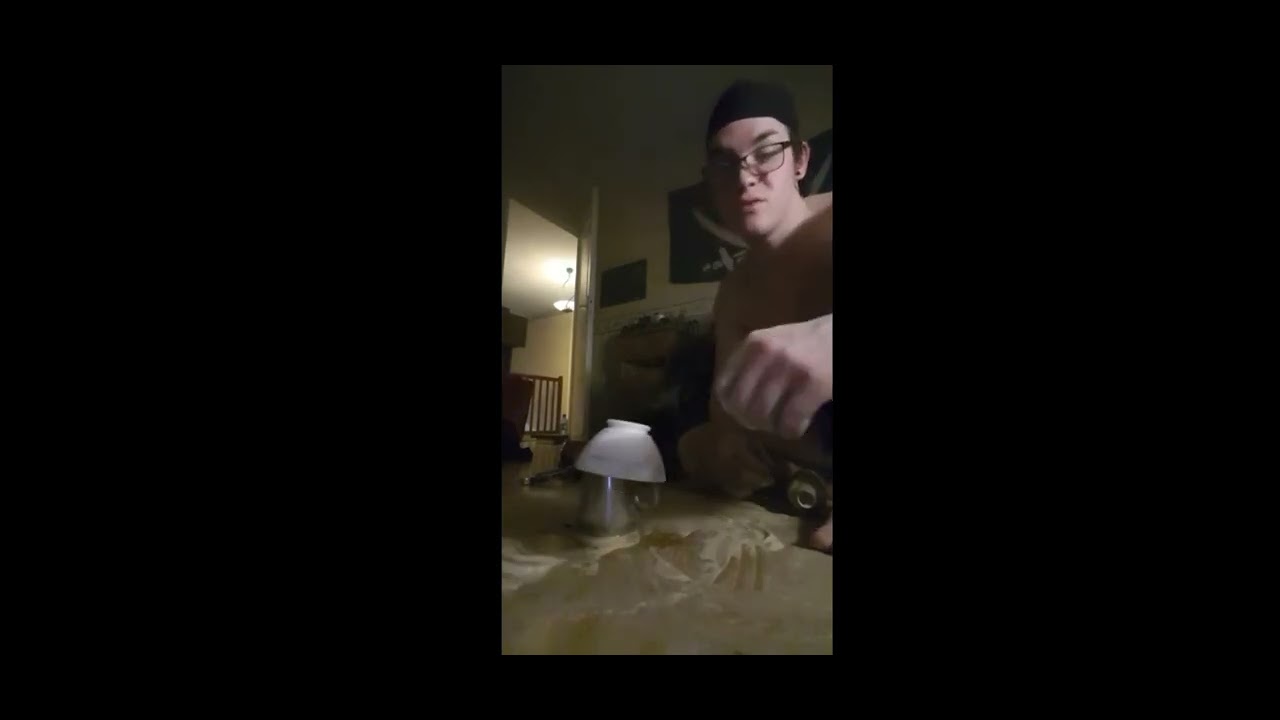 Batiste met le feu dans sa chambre pendant un live Facebook #humour # ...