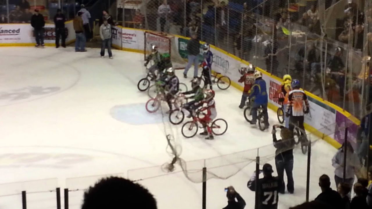Bmx ice racing at Johnstown war memorial 2013 - YouTube