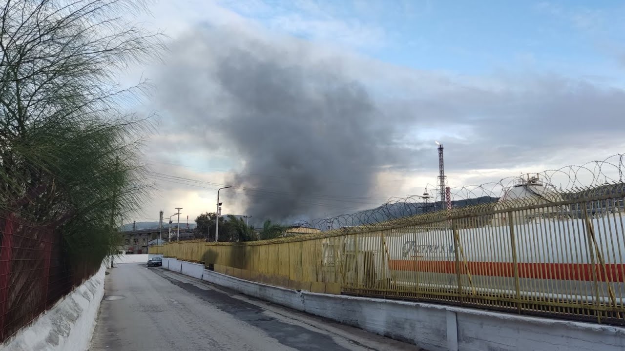 Από την πυρκαγιά στο πυρκαγιάς στο εργοστάσιο ανακύκλωσης στον ...