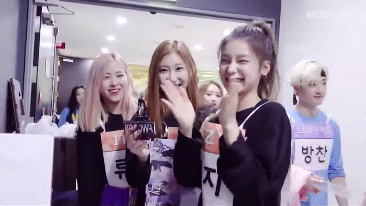 ITZY X STRAY KIDS SWEET MOMENT ISAC 2019 - YouTube