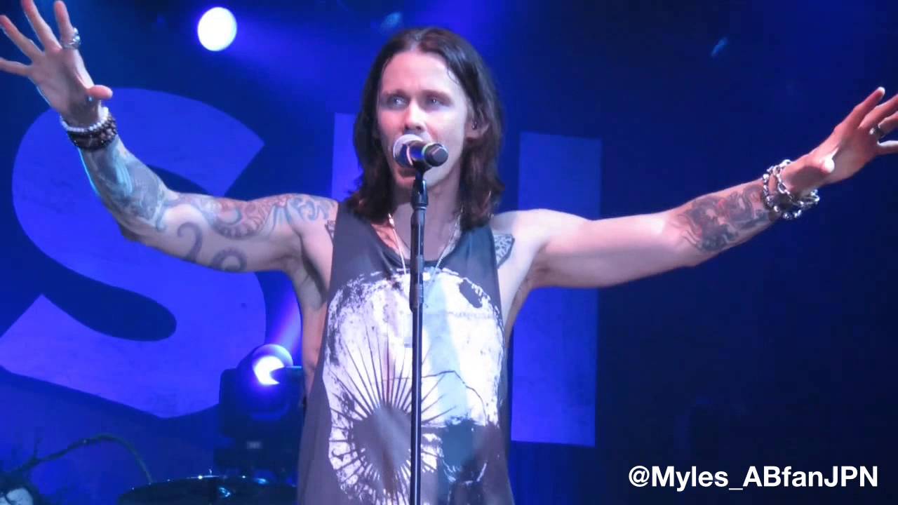 Slash feat. Myles Kennedy & the Conspirators - Bad Rain - Prague 19th ...