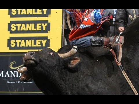 Austin Meier flips off Mulligan Man - YouTube