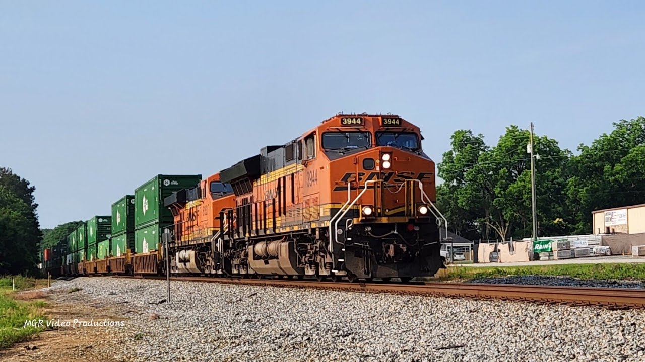 5-26-2024: BNSF ET44C4 3944 & BNSF ES44AC 6183 Lead NS 24A Thru Bonaire, GA - YouTube