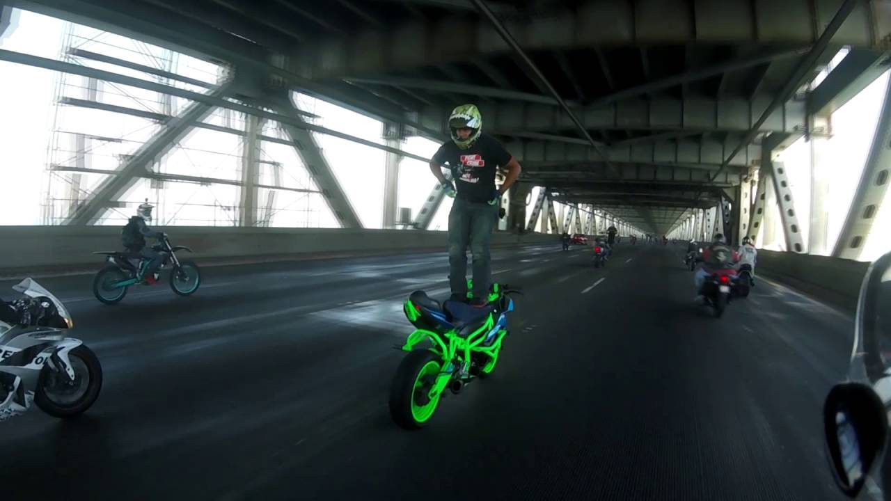 Raw Footage - Crazy rider stands backwards on motorcycle! - YouTube