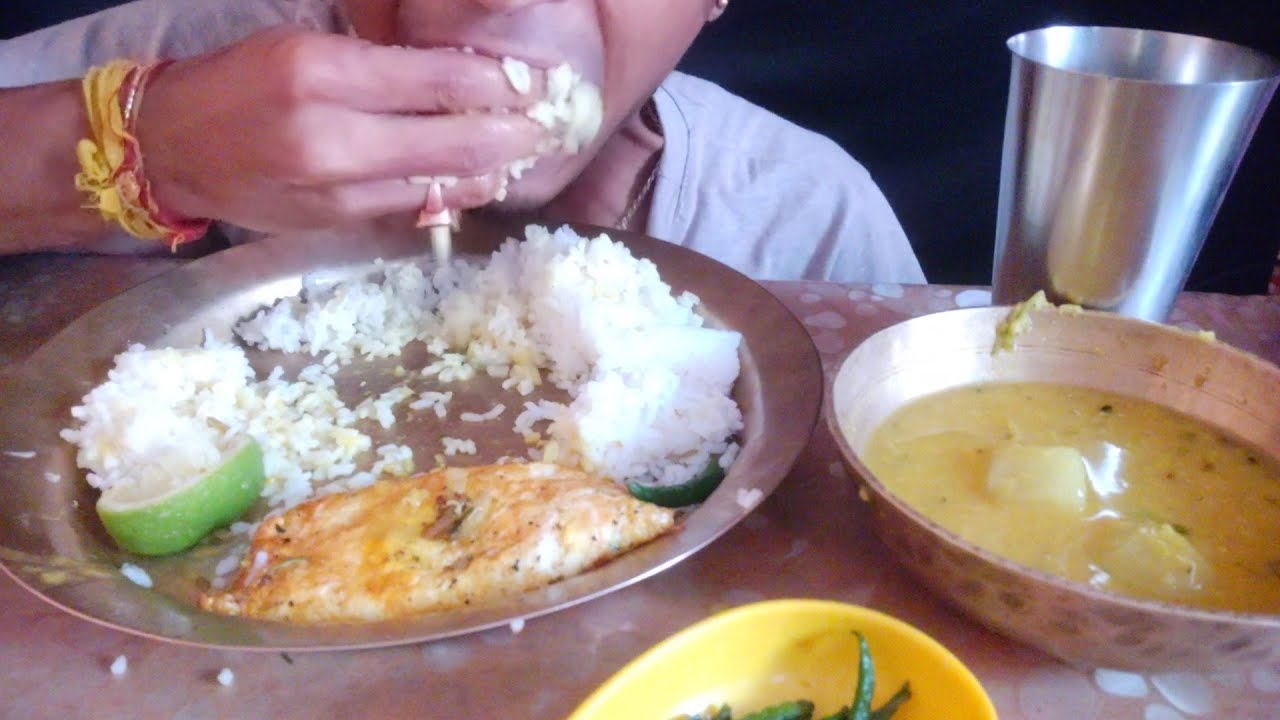 Today Eating Desi Rice Bhaat Omlet & Ol kobi Daal - Eating Indian Food ...