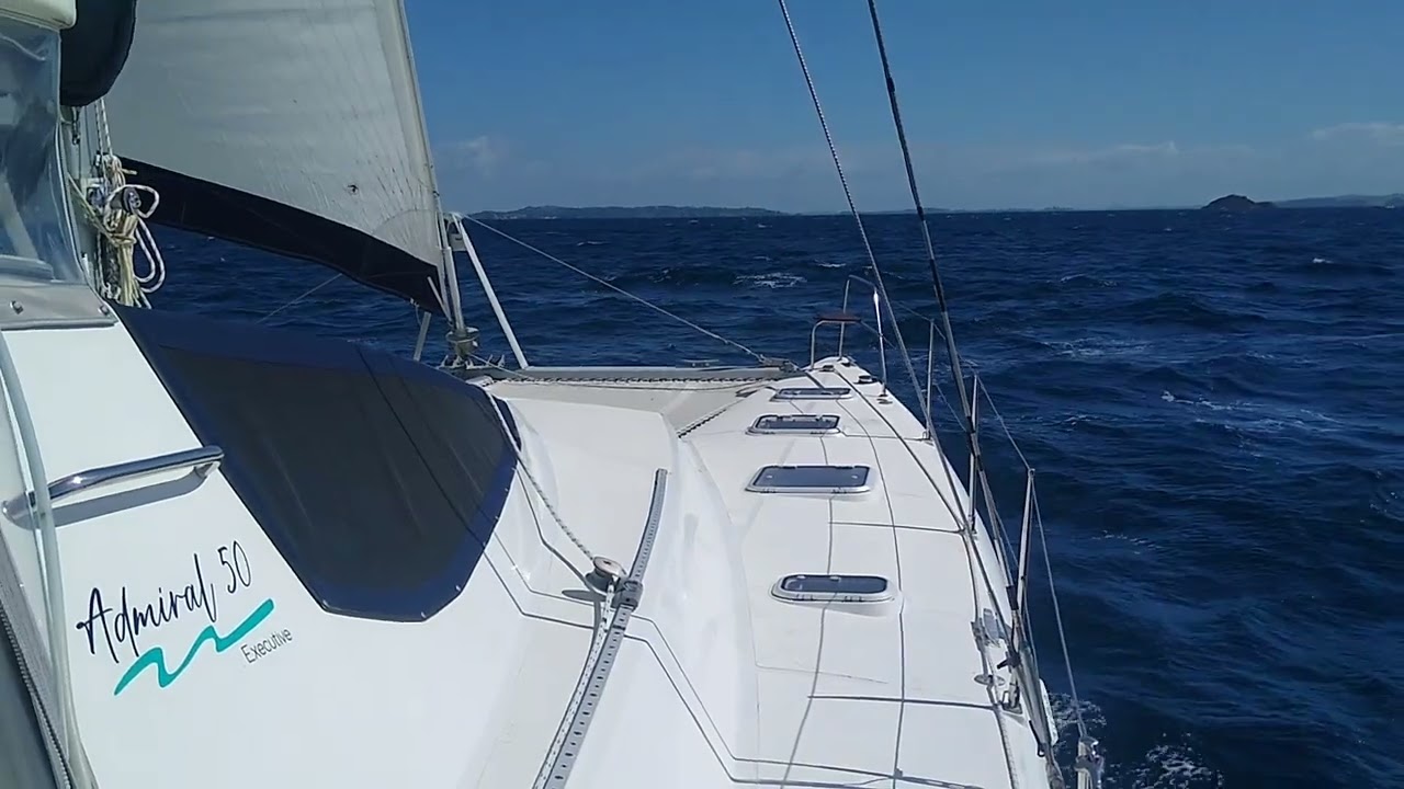Cool Bananas sailing down wind - YouTube
