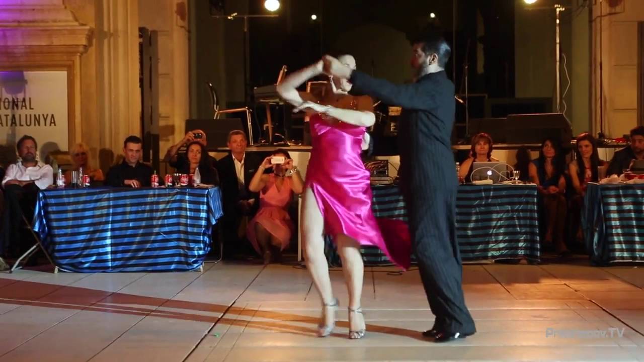 Tango Dancers Barcelona - YouTube