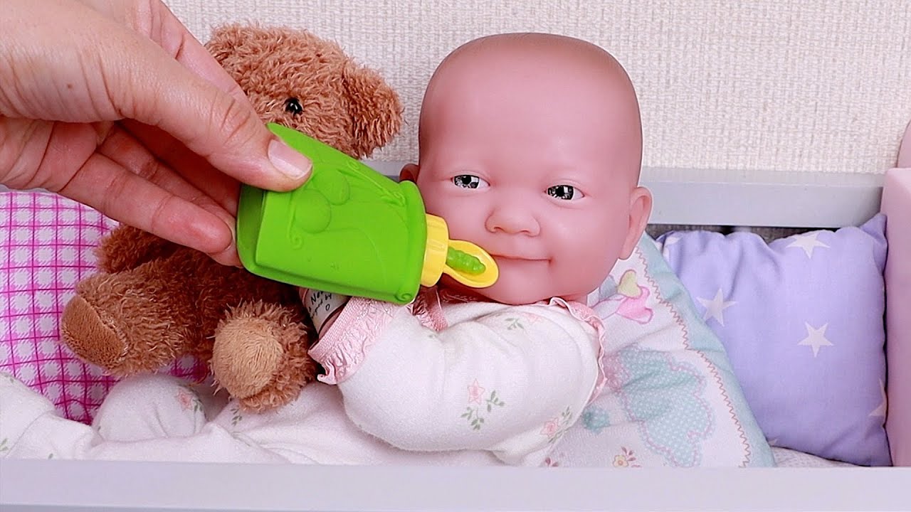 Baby doll evening routine! Play Dolls family story - YouTube