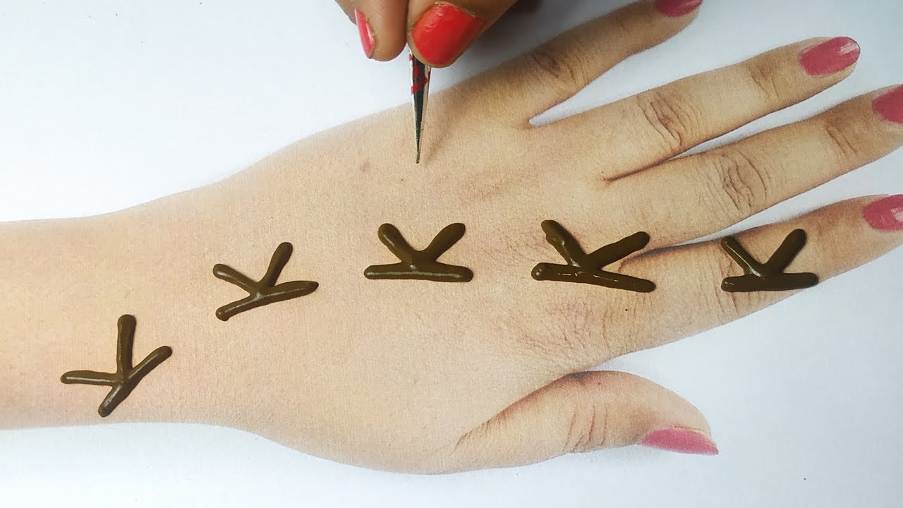 Stylish Mehndi Design for Hands - K अक्षर और गोल टिक्की से मेहँदी लगाना ...