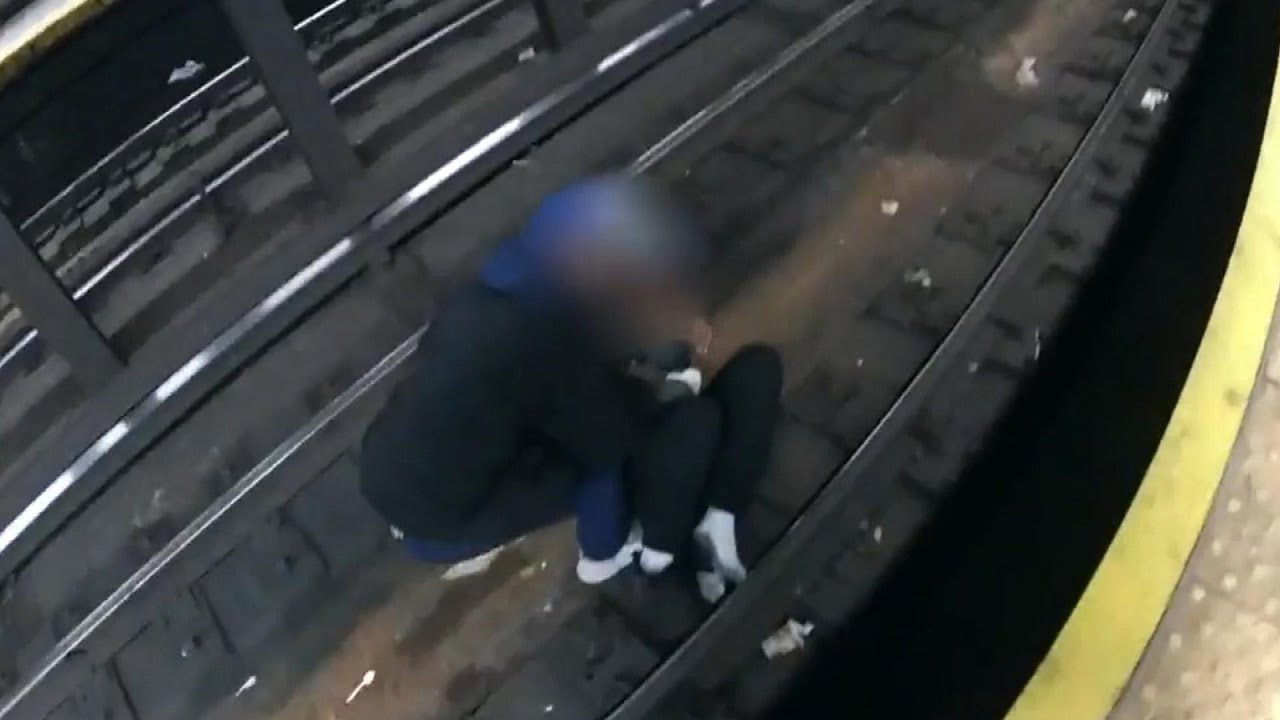 2 NYPD Officers and Good Samaritan Praised for Subway Rescue - YouTube