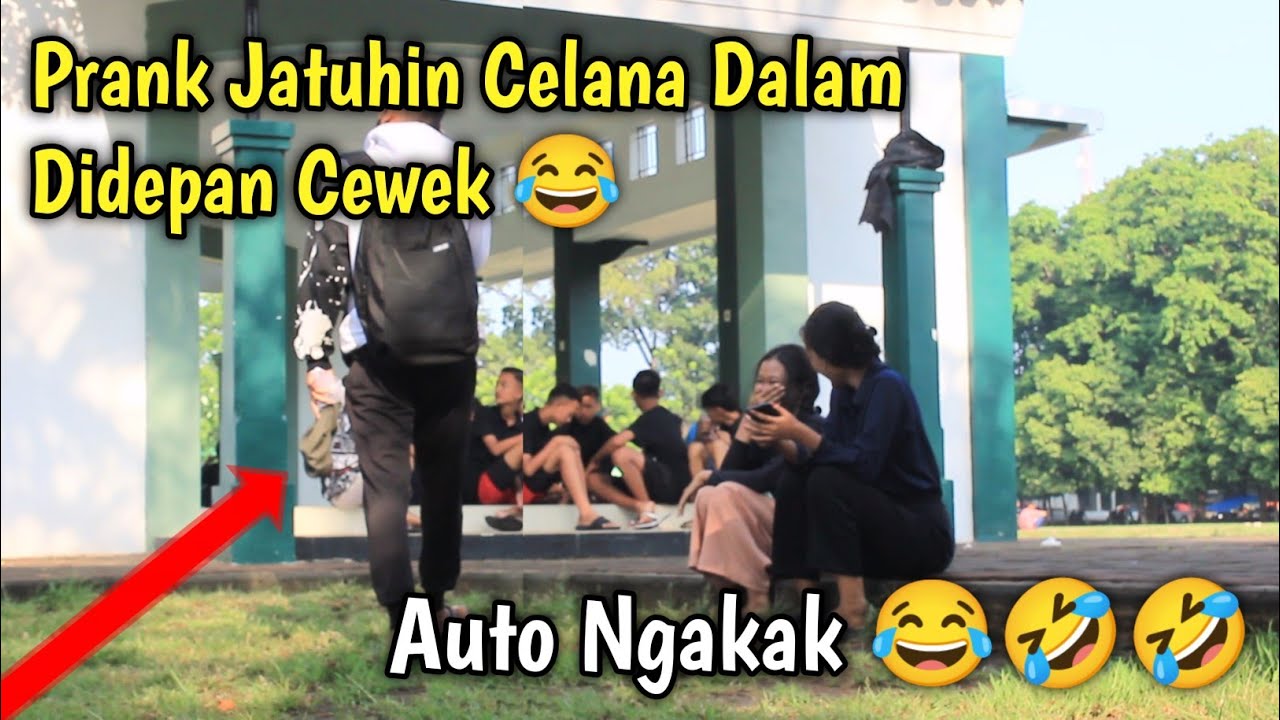 Prank Jatuhin Celana Dalam Didepan Cewek - #prankprobolinggo - YouTube