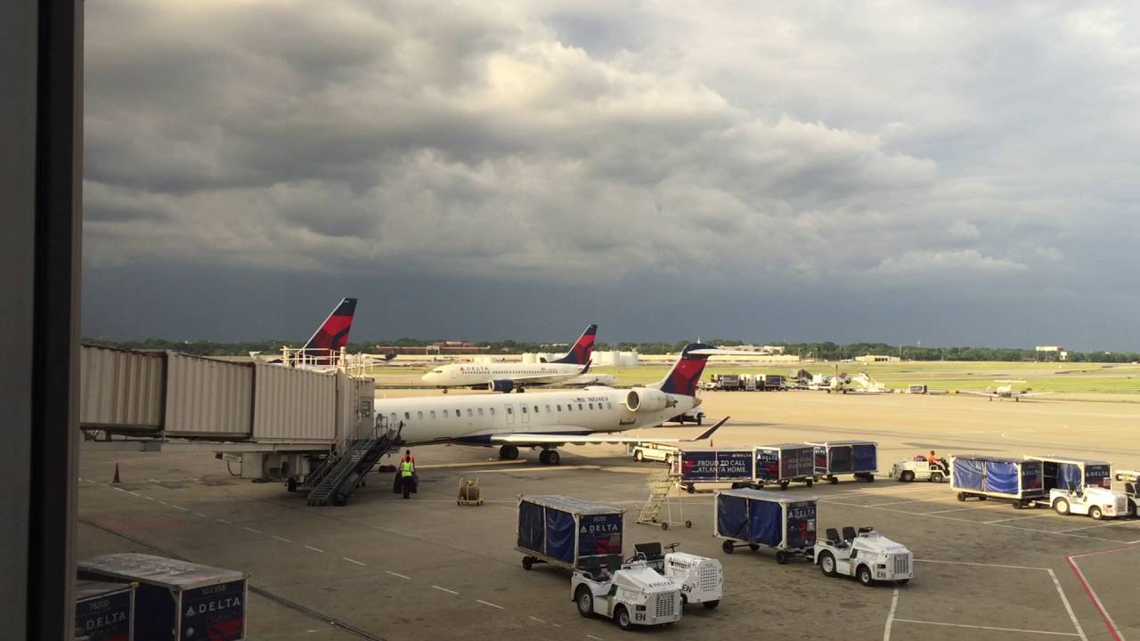 Lightning Storm approaching ATL airport July 2016 - YouTube