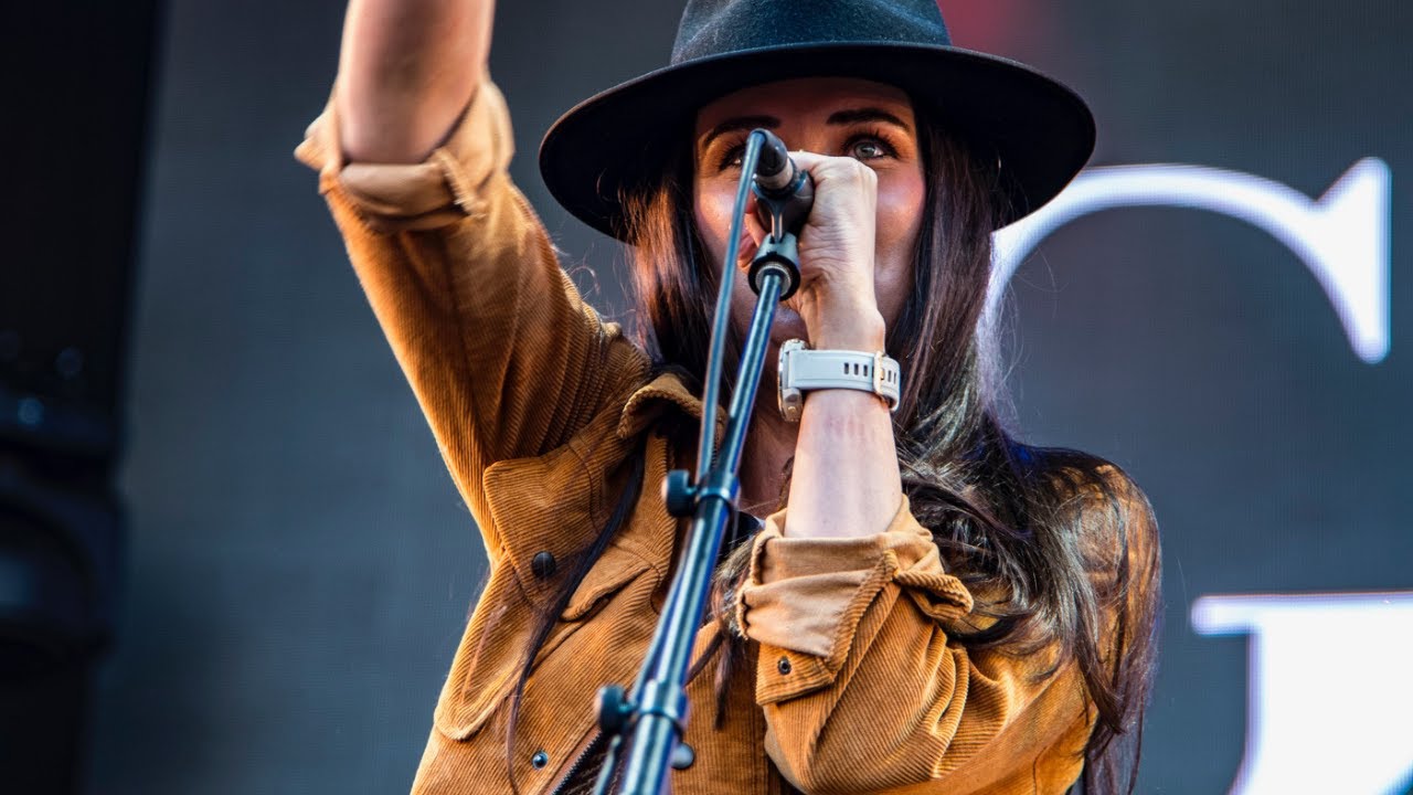 Talking [Live] - Germein Sisters - YouTube