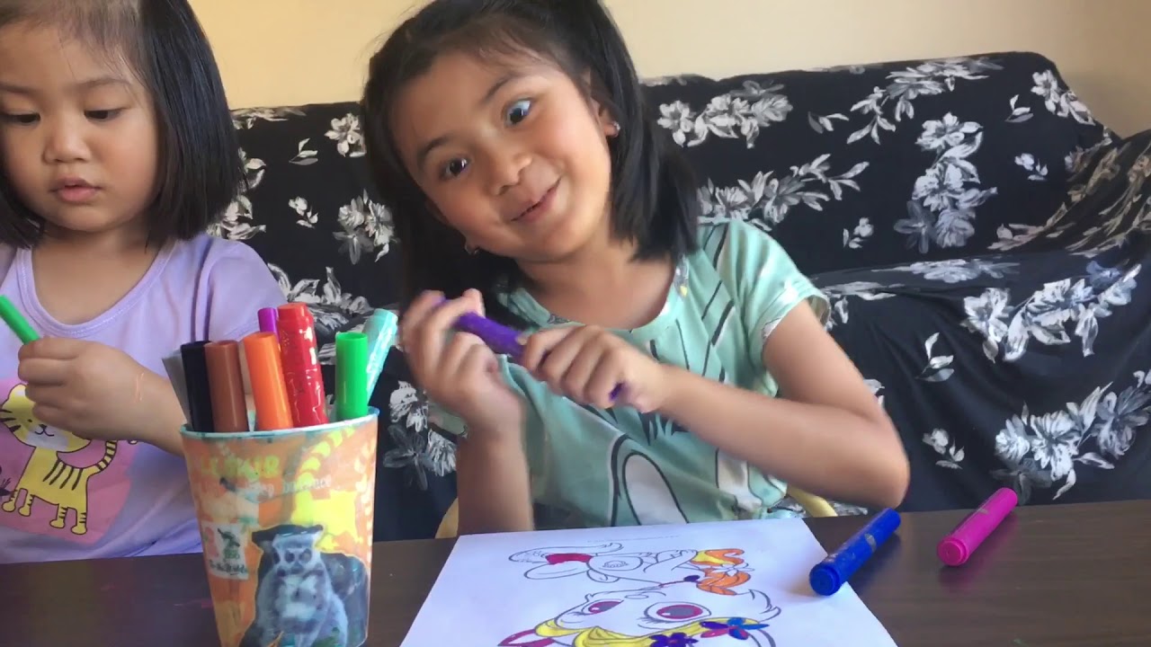 Kaelynn and Lauren Colouring Challenge - YouTube