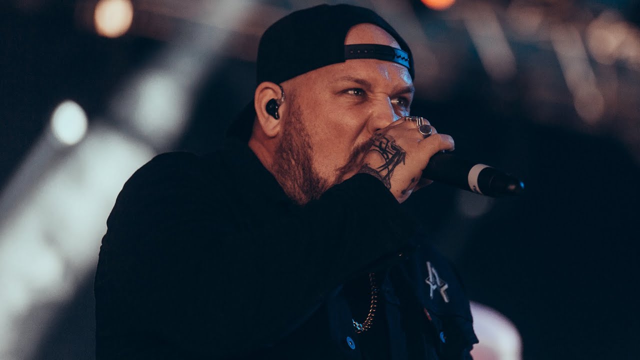 Atreyu - Right Side Of The Bed + Dan Marsala from Story Of The Year ...