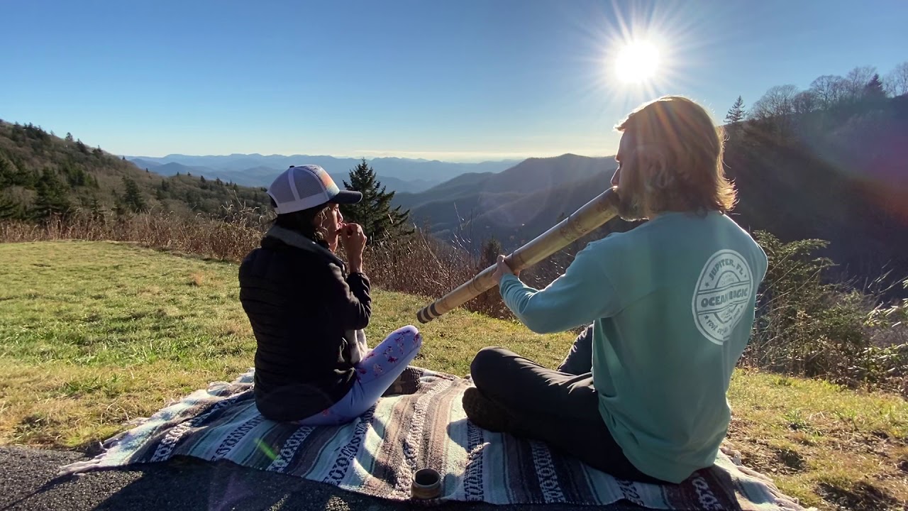 Earth Offering/ Sound Vibration Luz Duque and Aaron Erickson - YouTube