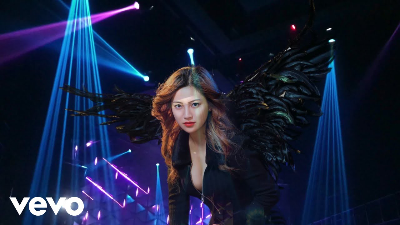 Luna Starfire - Young Hearts - Ultimate Dance Anthem 2025 (Official ...