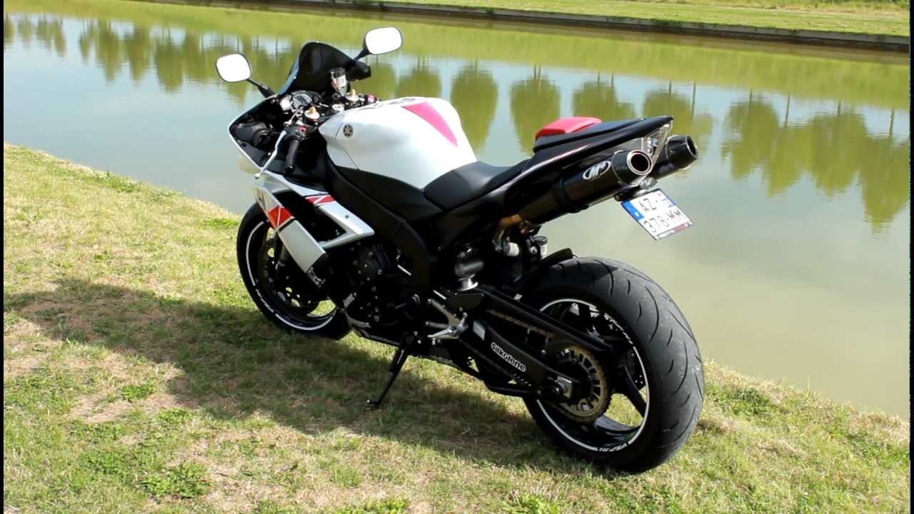 M4 Exhaust system on YZF R1 2007 - YouTube