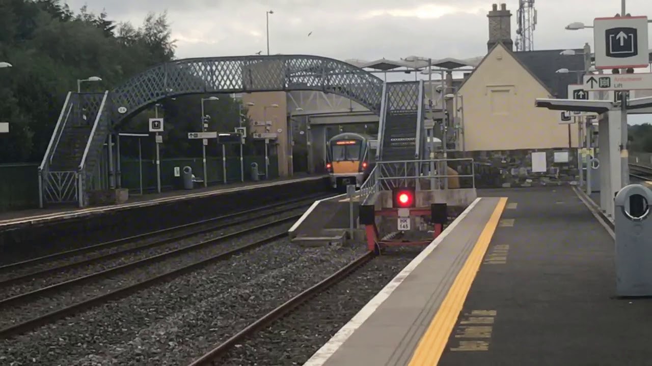 Trains at Hazelhatch & Celbridge (23/9/17) - YouTube