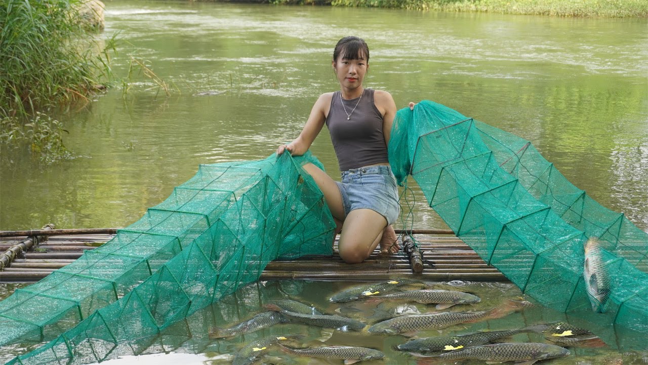 Harvesting Fish with net bagua cage - Go to the village to sell fish ...