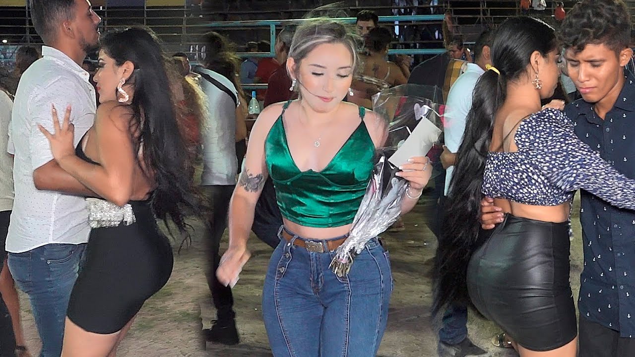 Muy guapas chicas asistieron al baile en Riva Palacio Michoacan - YouTube
