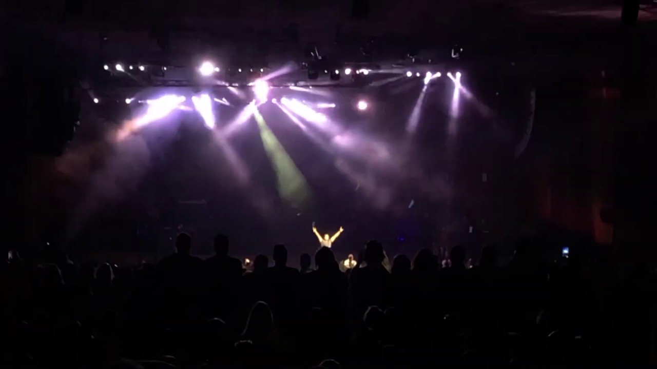 Luke Bryan - “Livin’ On a Prayer” | Sunset Repeat Tour 2019 | Blossom ...