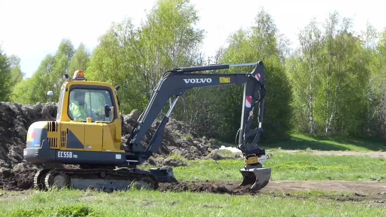 Volvo EC55B PRO with Engcon EC05 Tiltrotator - YouTube