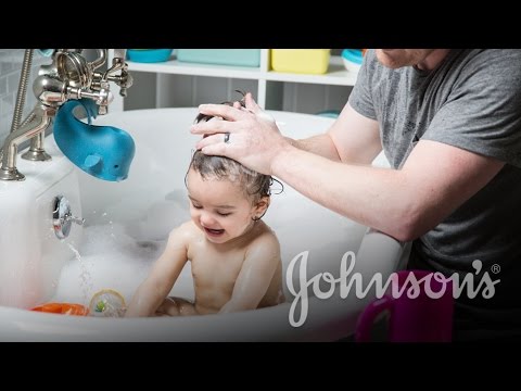 How To Apply Shampoo to Toddler Hair | JOHNSON’S® - YouTube