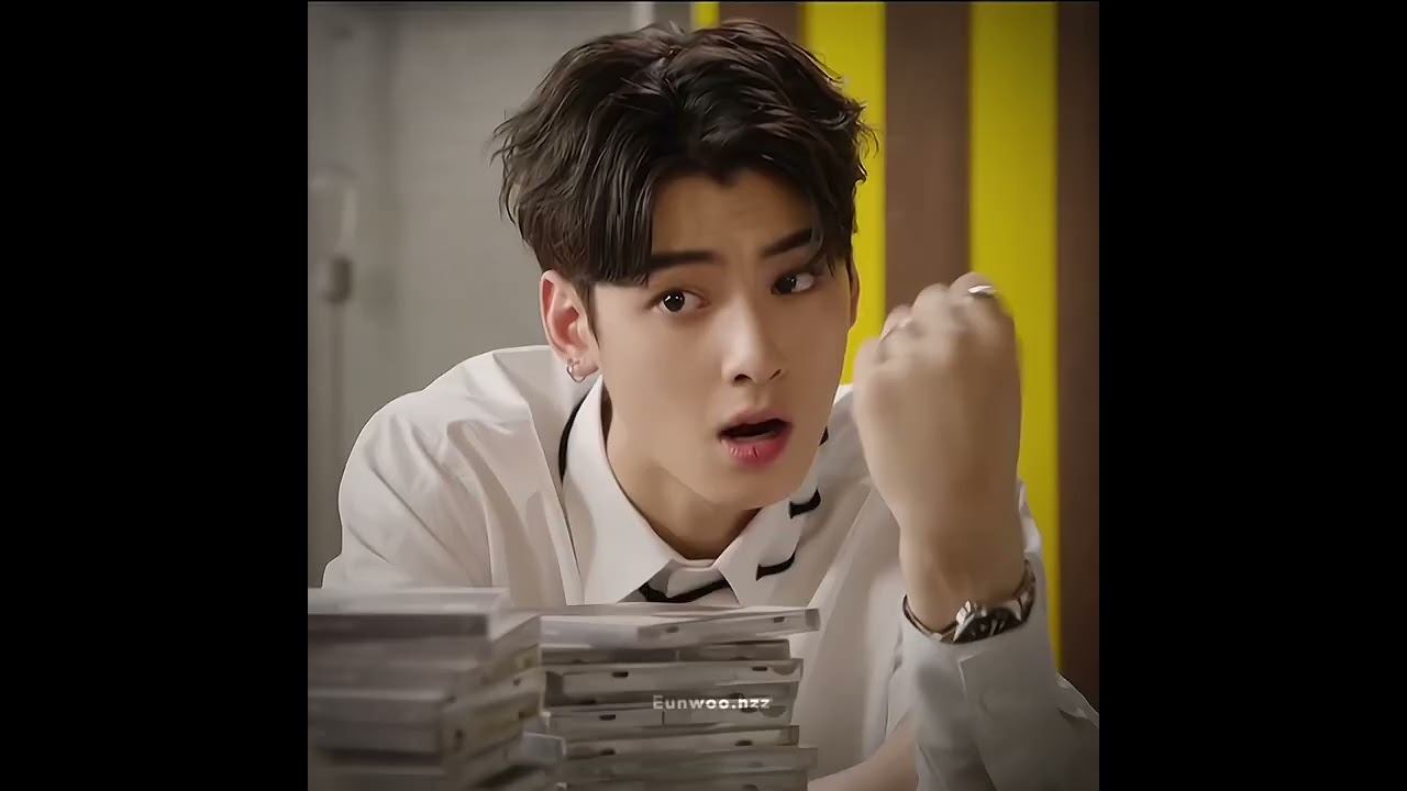 My favorite scenes of Cha Eunwoo in drama "Hit the top". He looks so ...
