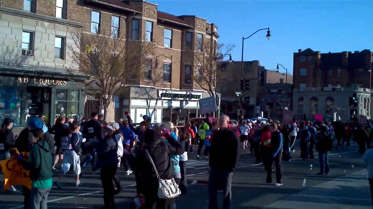 National marathon cheer station by lululemon - YouTube