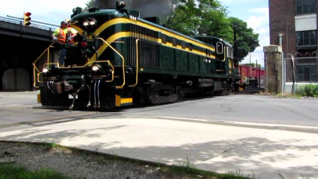 CNJ #1554 Moving Freight and Displaying a Smoke Show, Scranton PA - YouTube