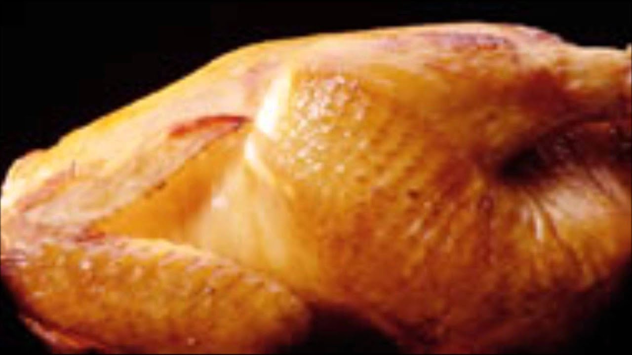 Curiosidades - Un pollo relleno de algo muy peculiar. - YouTube