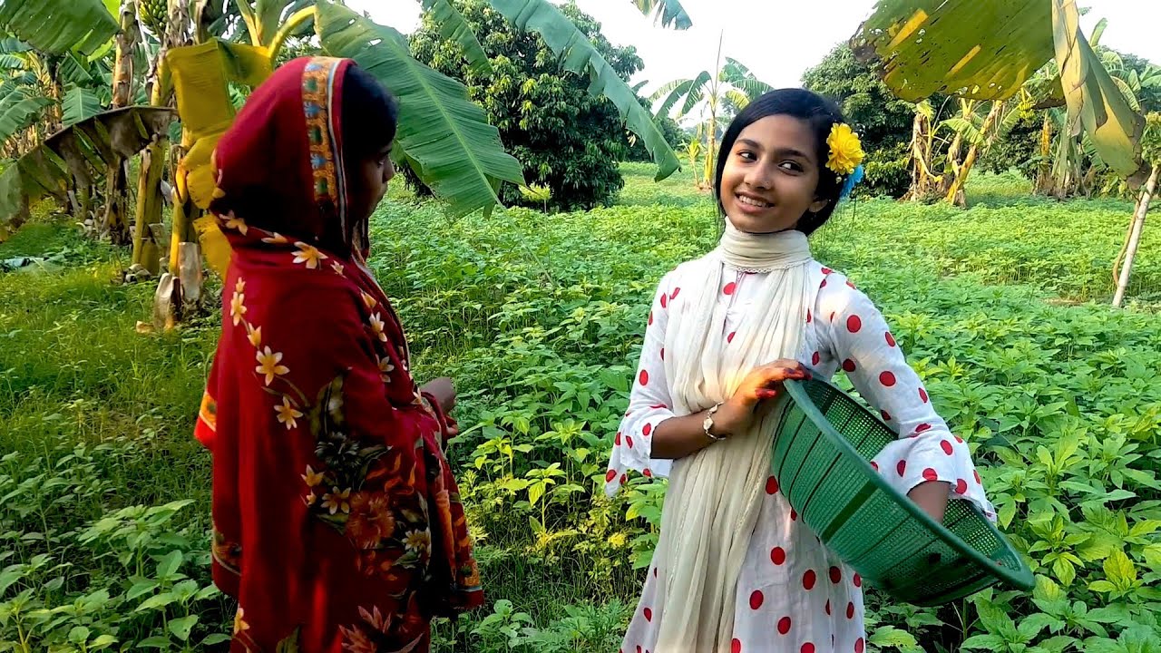 সাপ দেখে দৌড় দিলো মায়া || Village Life Maya Rani - YouTube