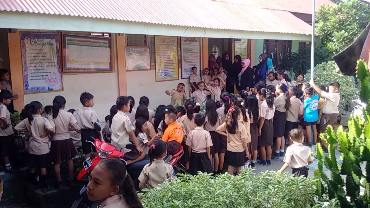 lestarikan budaya bolaang mongondow || tari kabela - YouTube