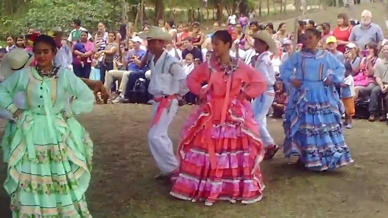 HONDURAS NATIVE DANCE PERFORMED BY HIGH SCHOOL STUDENTS - YouTube