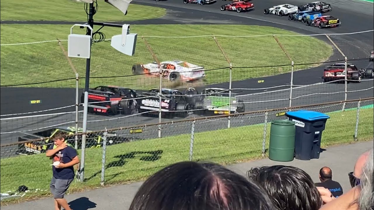 Tri-Track Modifieds 100 laps at Thunder Road, VT (Highlights) - YouTube
