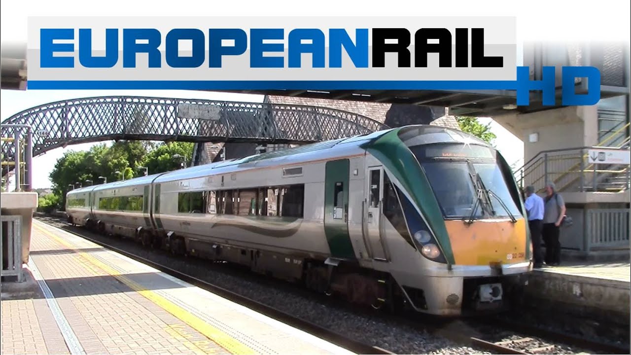 Iarnród Éireann Irish Rail ICR 22000 DMU 22056 calls at Portlaoise ...