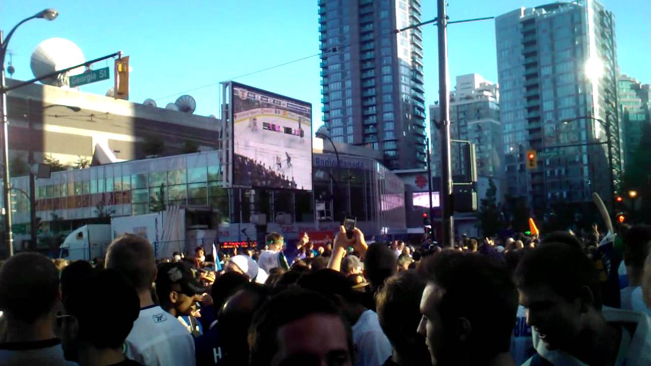 Vancouver Riot 6/15/11- End of Stanley Cup Final, start of riot - YouTube