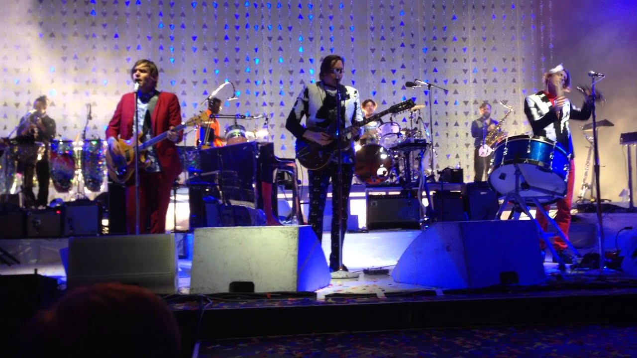 Arcade Fire - Wake Up (Live in Atlanta) - YouTube
