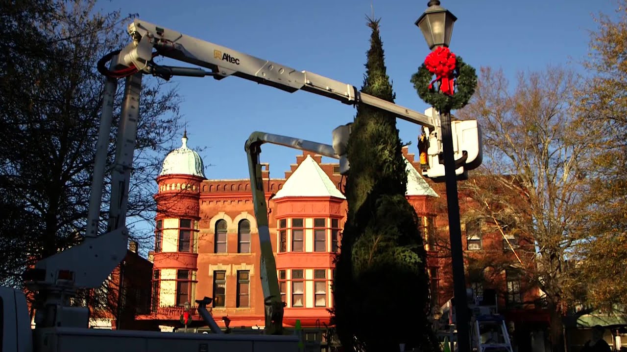 Washington, Georgia Christmas Tree on the Square - YouTube