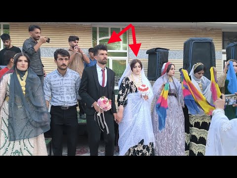 Jamilah ve Farshad'ın düğün kutlamasında gelin ve damatla birlikte yaptıkları güzel dans