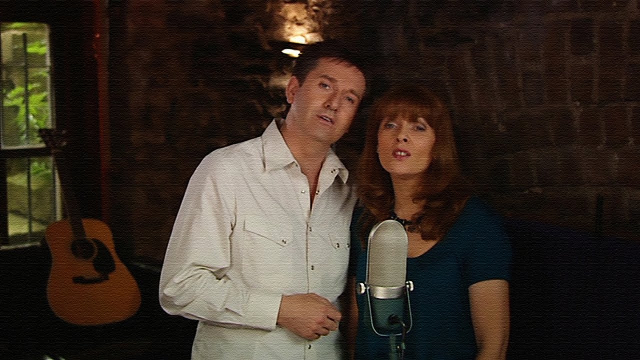 Daniel O'Donnell & Mary Duff - The Carnival Is Over - YouTube