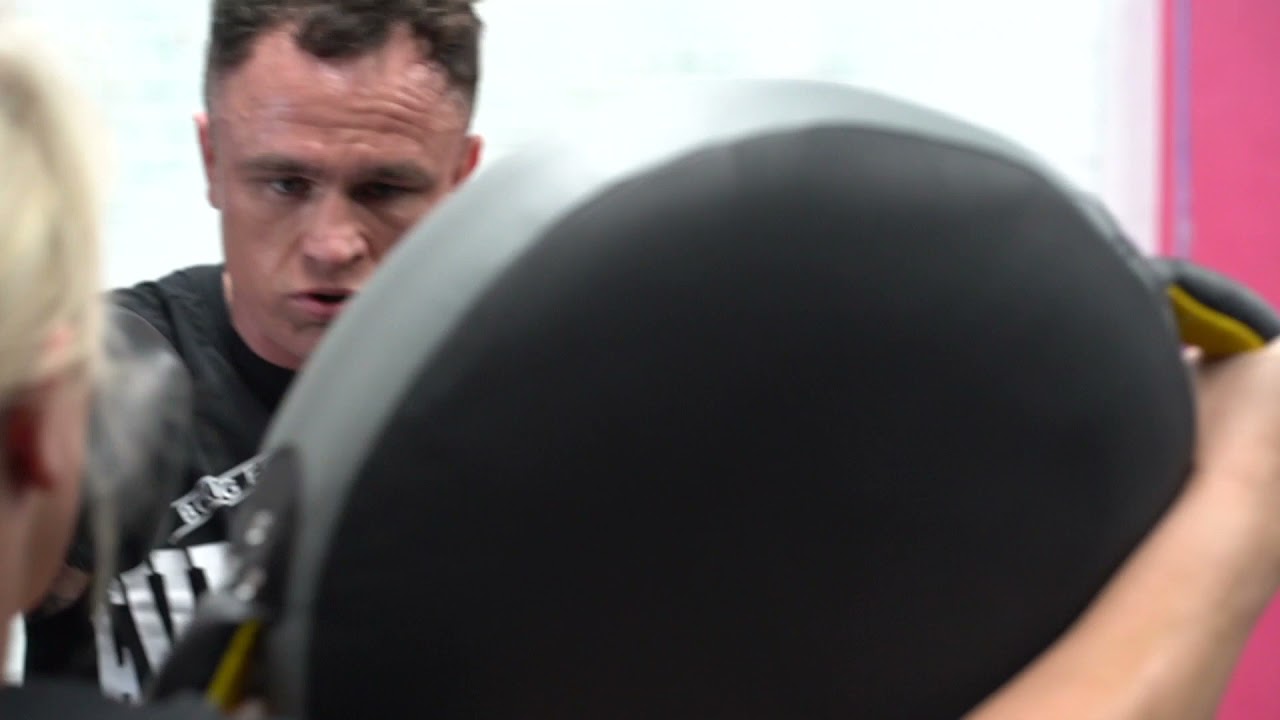 C3 PUNCH SHIELD by Everlast - YouTube