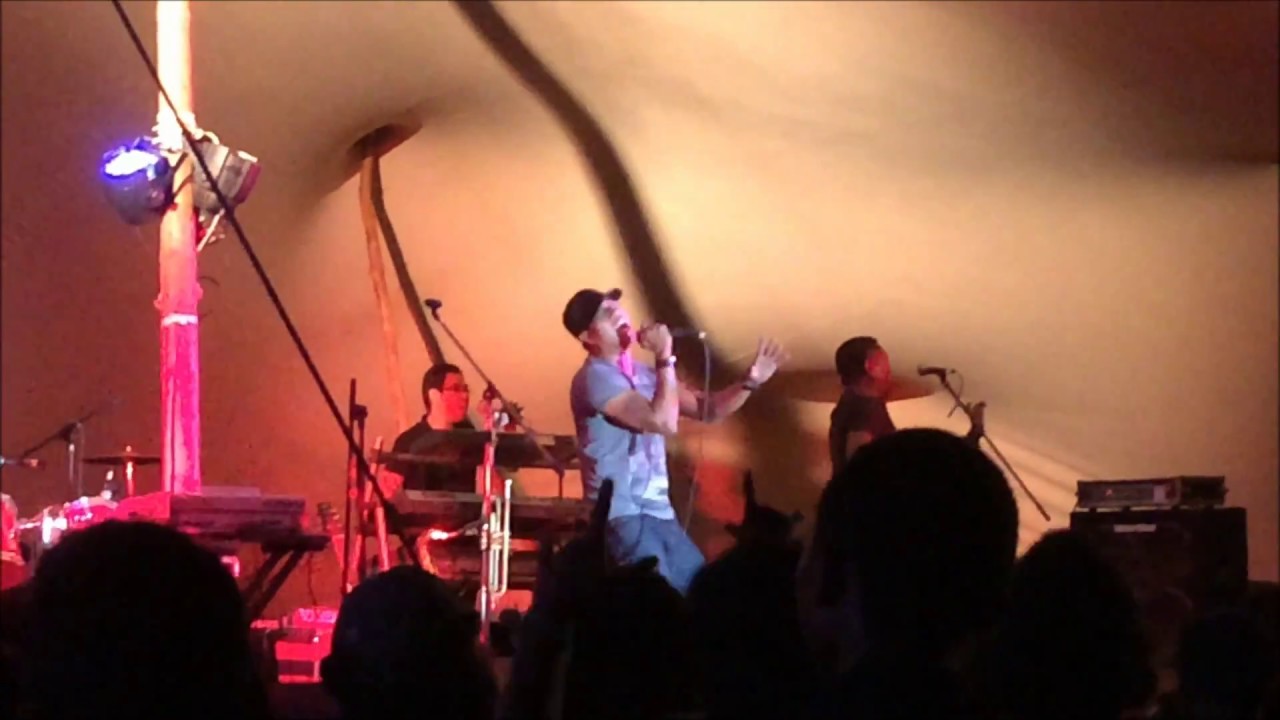Ambondrona: Aza adino [Live Mahamasina] - YouTube