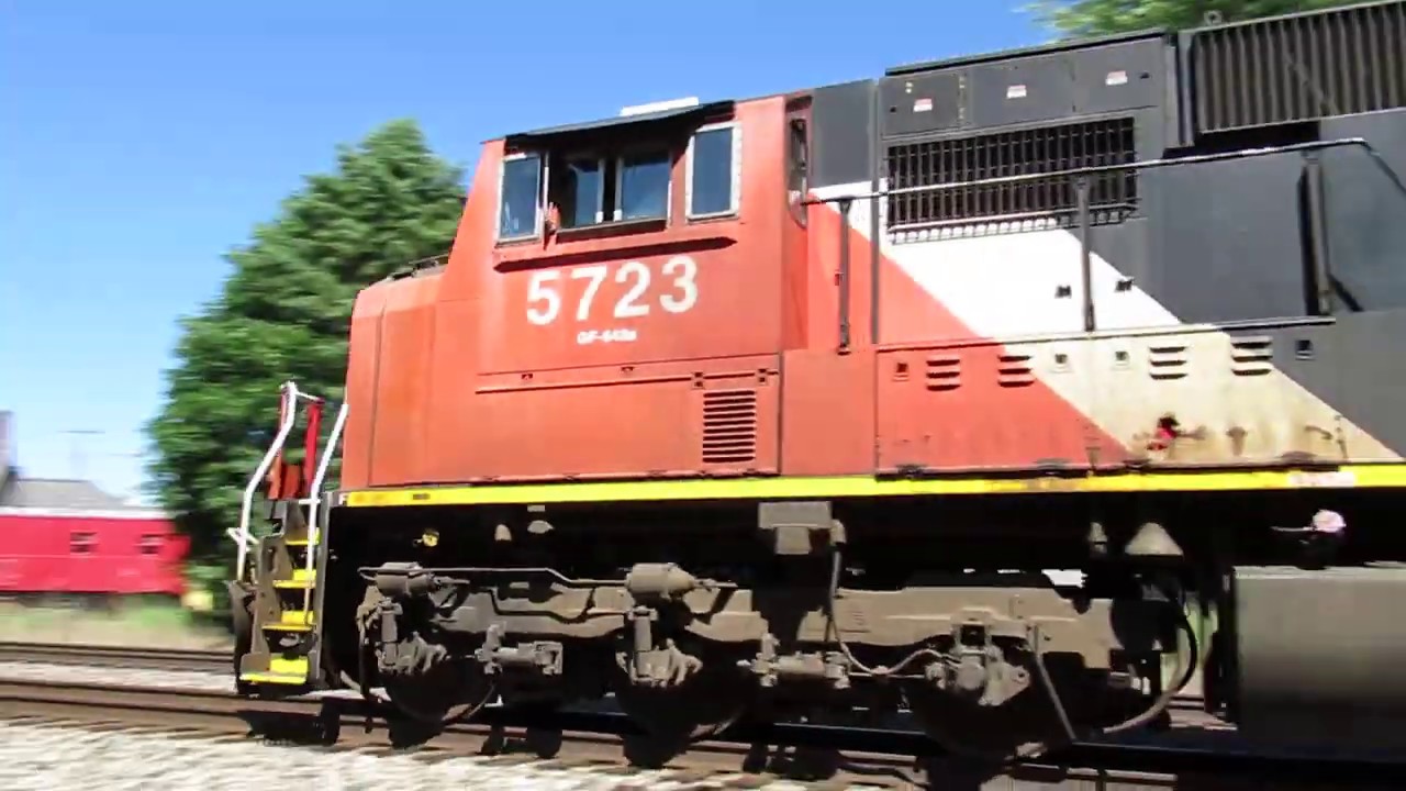 CN 5723, 8010, 2521 rolling through Vicksburg, MI with a Westbound ...
