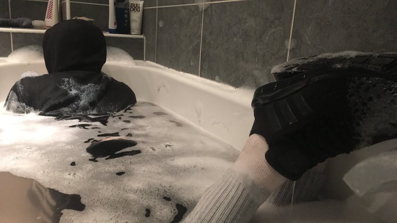 Post-storm muddy, flooded walk and bath after to warm up - YouTube