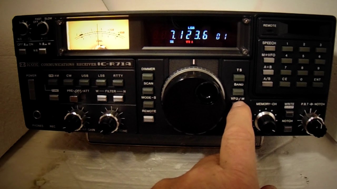 ICOM IC-R71A - YouTube