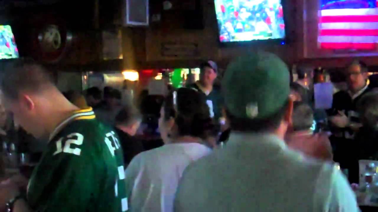 Green Bay Packers fans Celebrate at the Red Onion in Phoenix - YouTube