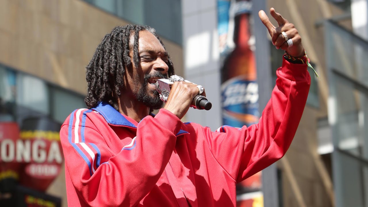 Turbo - Snoop Dogg E3 Performance - "Let The Bass Go" - YouTube